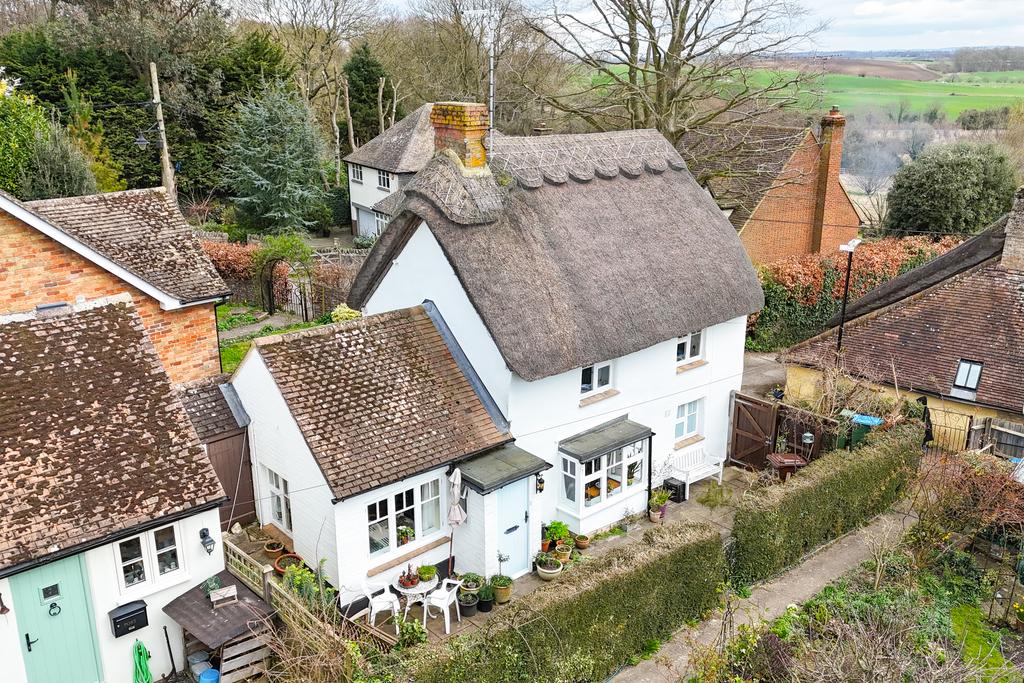 Long Crendon 2 bed property for sale - £380,000