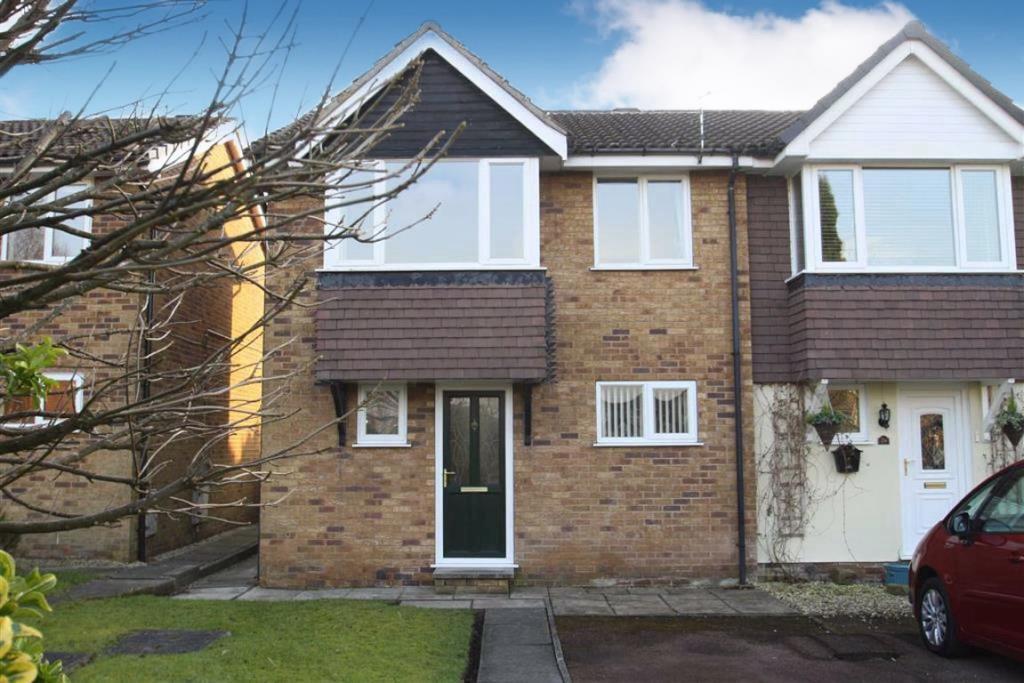 Larchwood Drive, Wilmslow, Cheshire 3 bed semi-detached house for sale - £289,950