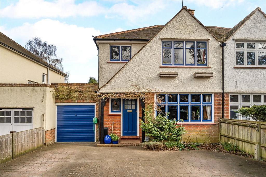 Maybury Hill, Surrey GU22 3 bed semi-detached house for sale - £575,000