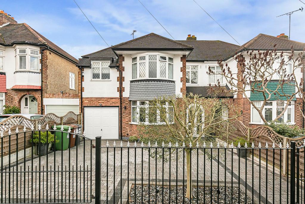 The Walk, Potters Bar, EN6 4 bed semi-detached house for sale - £899,950