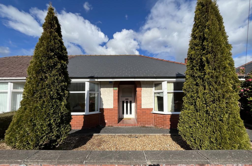 Rose Avenue, Ashton-On-Ribble PR2 2 bed bungalow for sale - £160,000