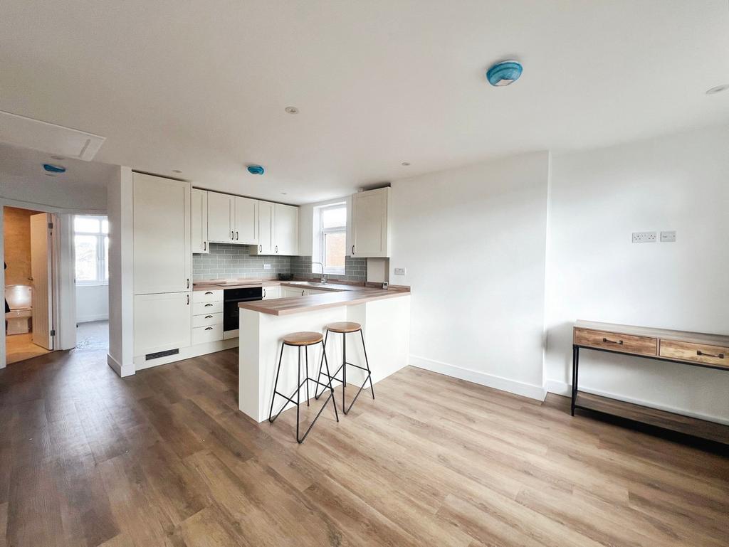 Farnborough GU14 1 bed flat - £1,200 pcm (£277 pw)