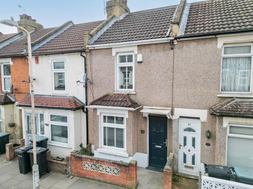Gordon Road, Northfleet, Gravesend... 2 bed terraced house for sale - £270,000