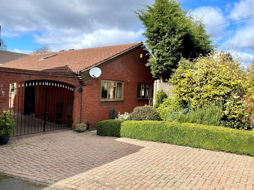 Helenny Close, Wednesfield... 2 bed detached bungalow for sale - £249,950