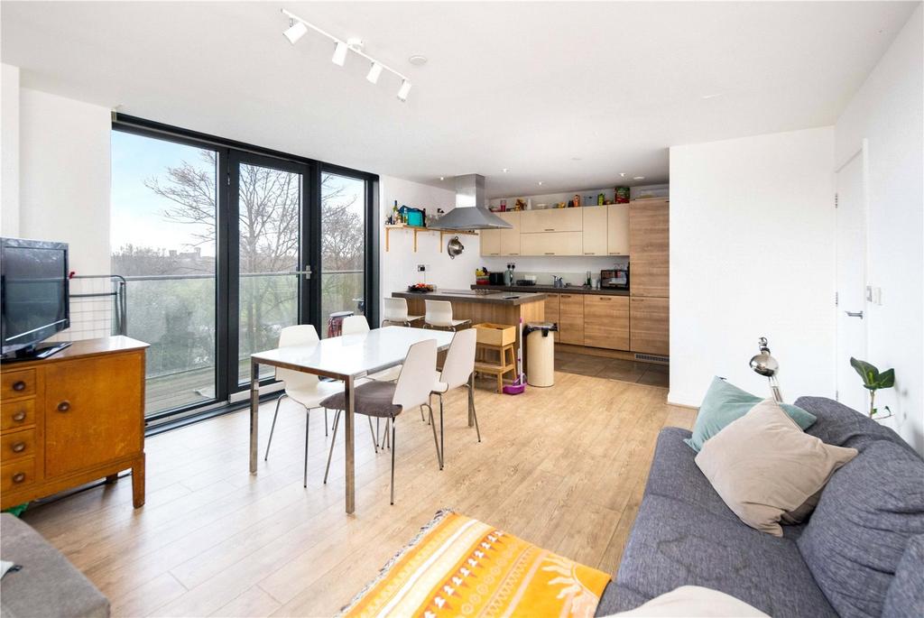 Sky Apartments, Homerton Road... 3 bed flat - £3,000 pcm (£692 pw)