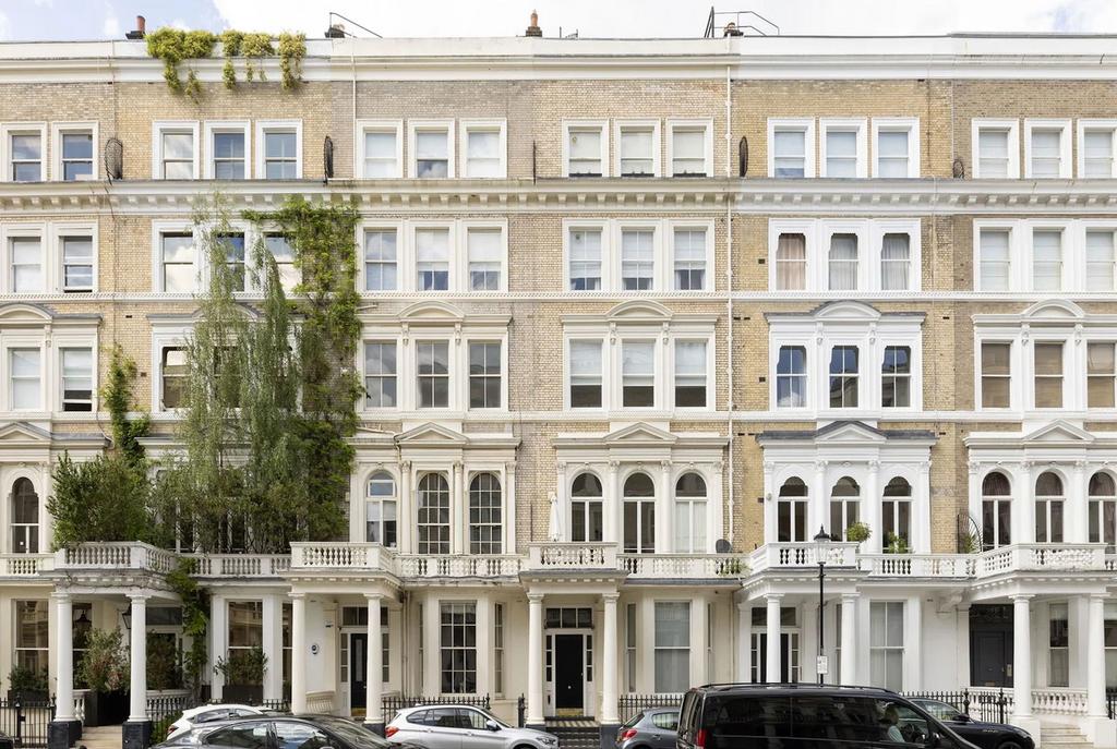 Queen's Gate, London SW7 2 bed flat - £3,878 pcm (£895 pw)