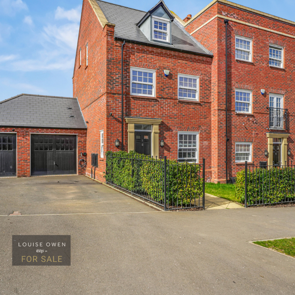 Wroughton Drive, Rugby CV23 3 bed semi-detached house for sale - £350,000