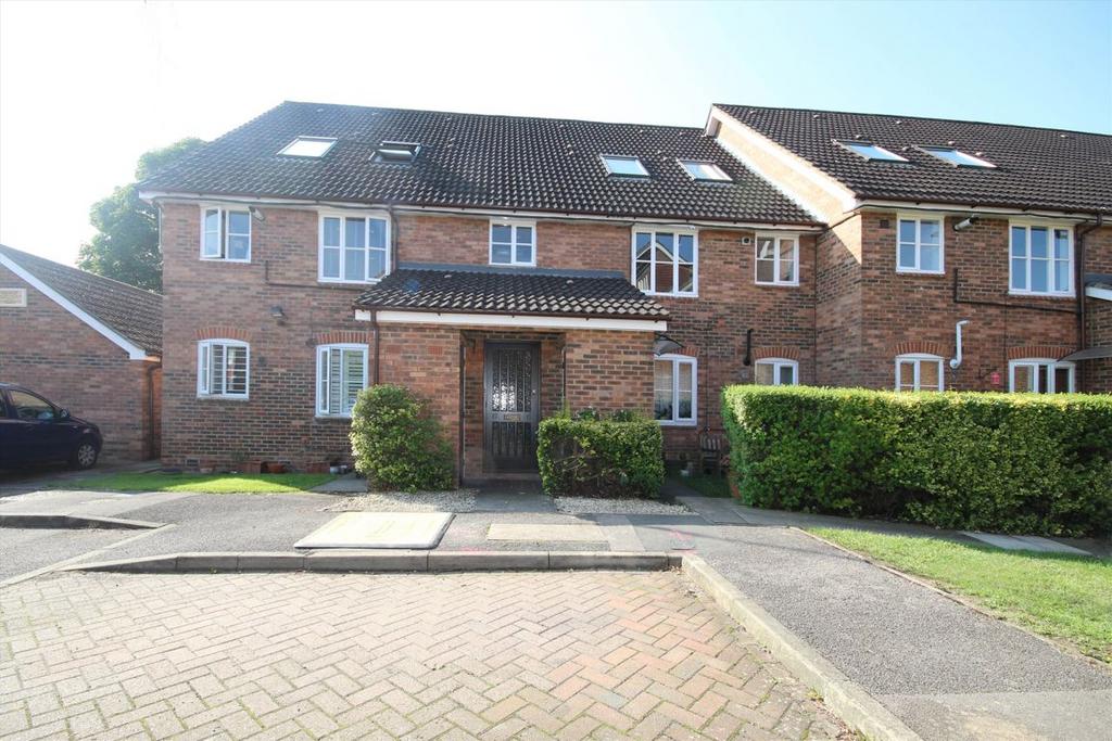 Godolphin Place, London W3 1 bed flat - £1,573 pcm (£363 pw)