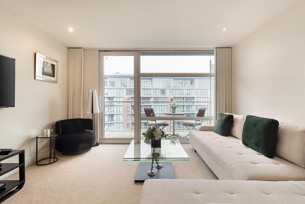 Howard Building, London, SW11 2 bed flat for sale - £900,000