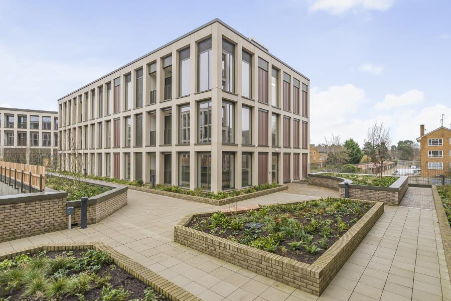 9 Milliners Way, Woking GU21 1 bed flat to rent - £1,200 pcm (£277 pw)