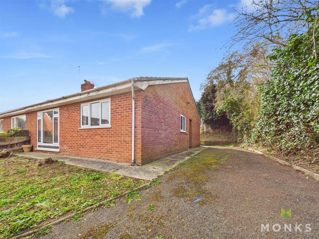 Sefton Place, Oswestry 3 bed semi-detached bungalow for sale - £179,995