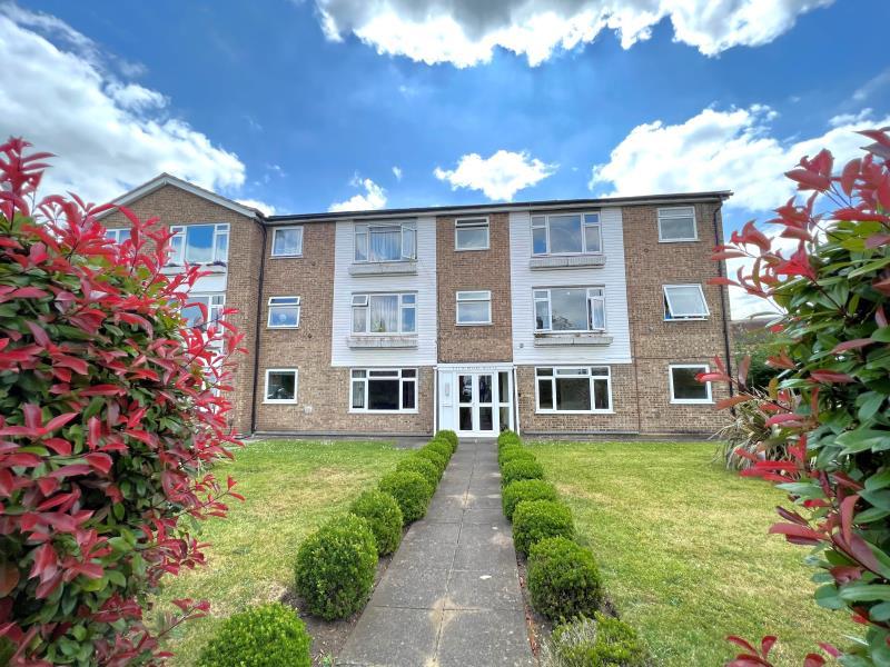 Gresham Road, Staines TW18 1 bed flat - £1,250 pcm (£288 pw)