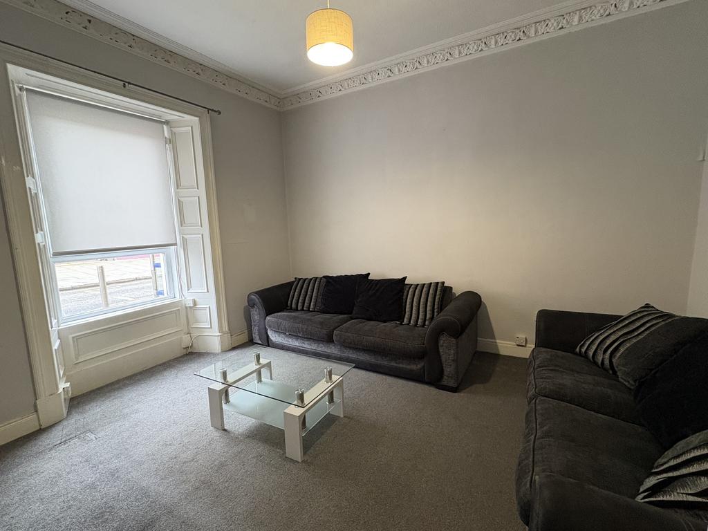 High Street, Lochee, Dundee 2 bed flat to rent - £575 pcm (£133 pw)