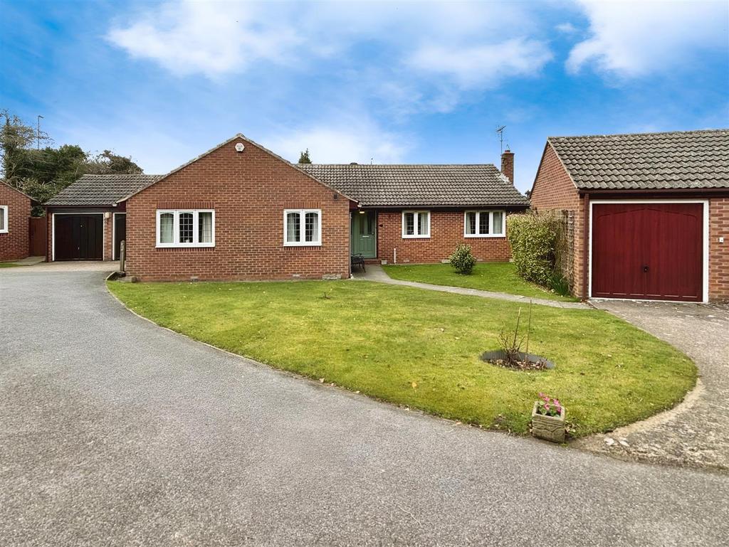 Primrose Close, Chatham 4 bed detached bungalow for sale - £599,995