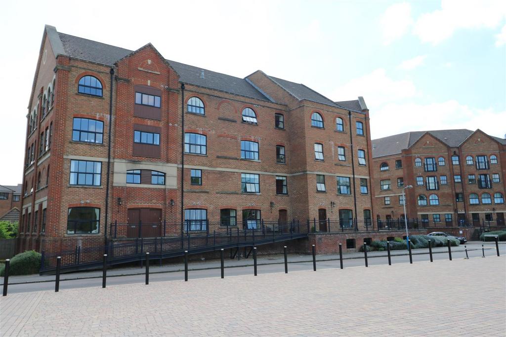Whitefriars Wharf, Tonbridge TN9 2 bed flat - £1,450 pcm (£335 pw)