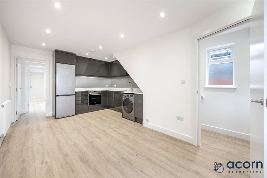 Eagle Drive, London NW9 3 bed end of terrace house - £2,350 pcm (£542 pw)