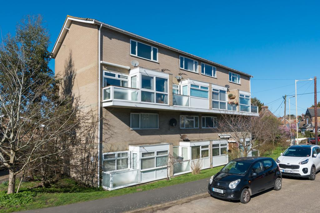 Ivy House Road, Whitstable, Kent 2 bed maisonette - £260,000
