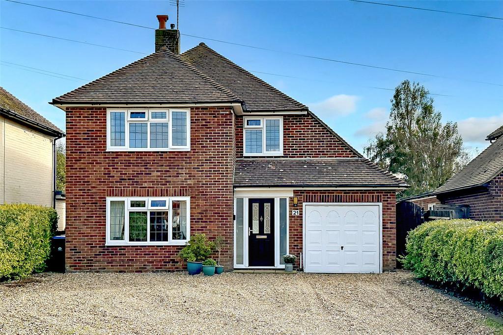 Cove Road, Rustington, West Sussex 3 bed detached house - £750,000
