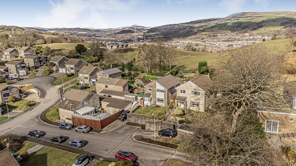 The Dell, Pontypridd CF38 4 bed detached house - £350,000