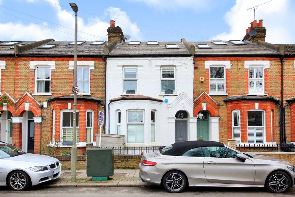 Swaffield Road, London 4 bed terraced house - £4,000 pcm (£923 pw)