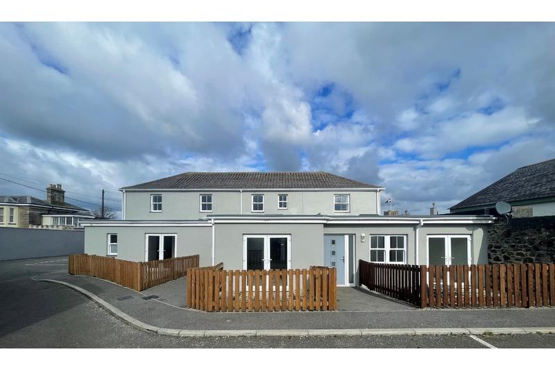 South Terrace, Camborne, Cornwall 3 bed terraced house - £1,350 pcm (£ ...