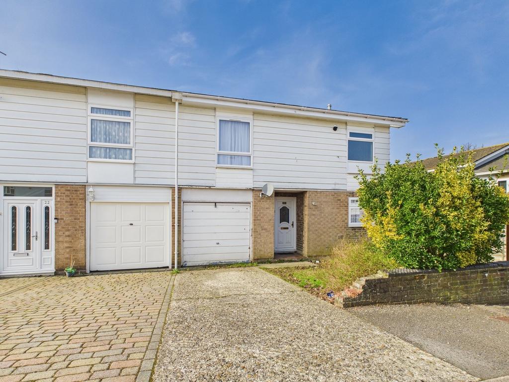 Glastonbury Close, Popley... 3 bed terraced house - £1,525 pcm (£352 pw)