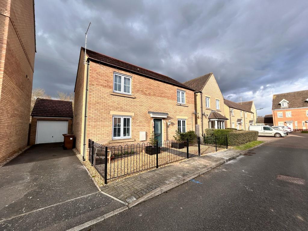 Baldwin Drive, PETERBOROUGH PE2 4 bed detached house for sale - £350,000