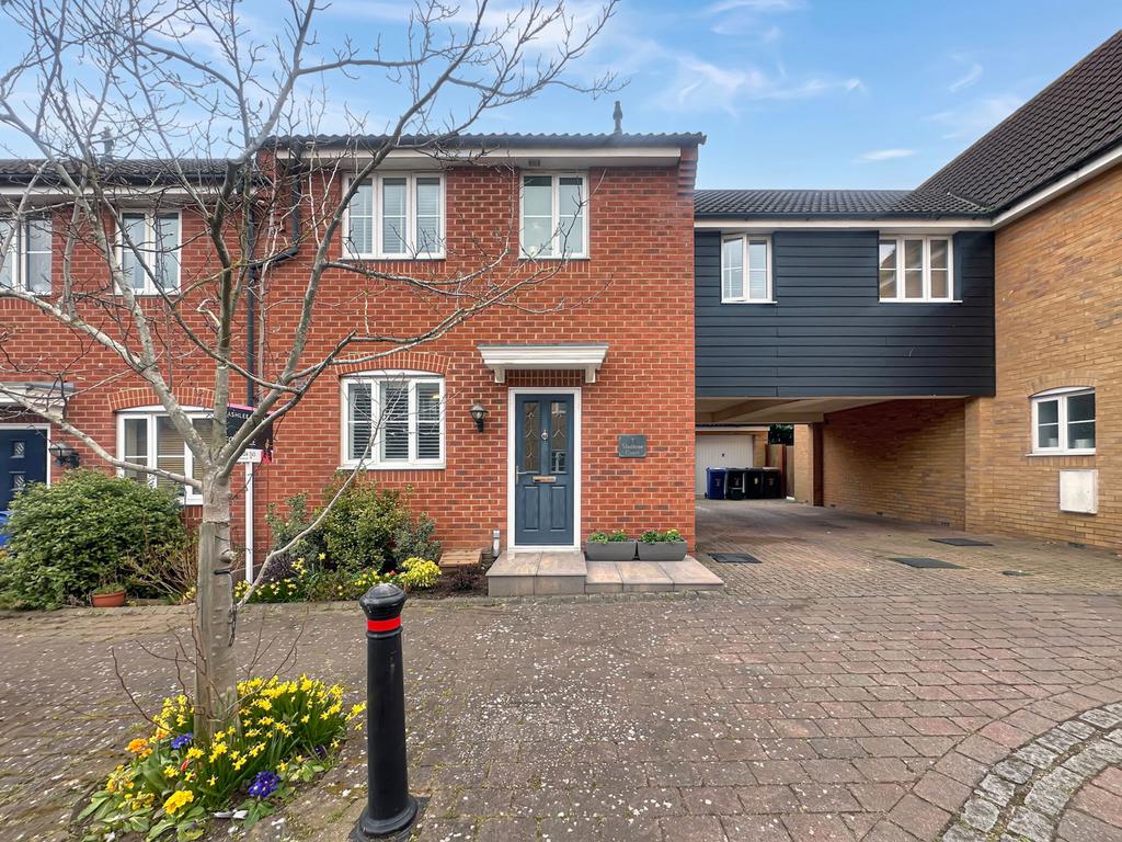 Medbree Court, Grays RM16 3 bed end of terrace house for sale - £400,000