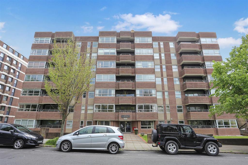 Veric, Eaton Gardens, Hove Studio - £950 pcm (£219 pw)