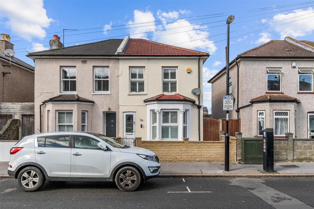 Carmichael Road, London 2 bed semi-detached house for sale - £500,000