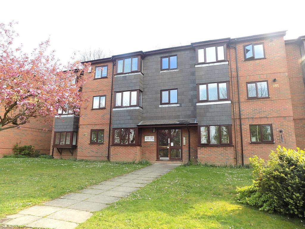 Amber Court, Aldershot GU12 1 bed flat - £950 pcm (£219 pw)