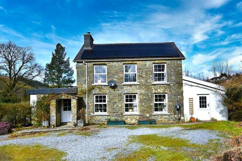 Talley SA19 4 bed detached house for sale - £589,000