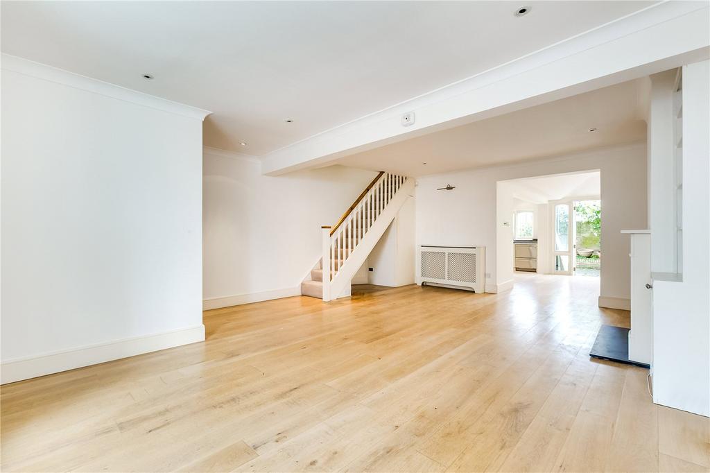 London SW11 3 bed house - £3,597 pcm (£830 pw)