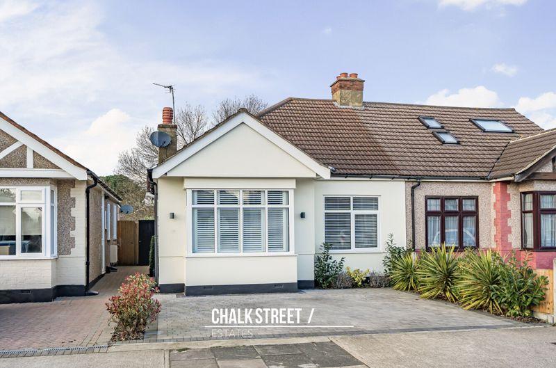 Randall Drive, Hornchurch, RM12 3 bed semi-detached house for sale - £ ...