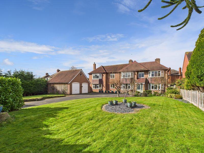 Stafford Road, Newport TF10 5 bed detached house for sale - £595,000
