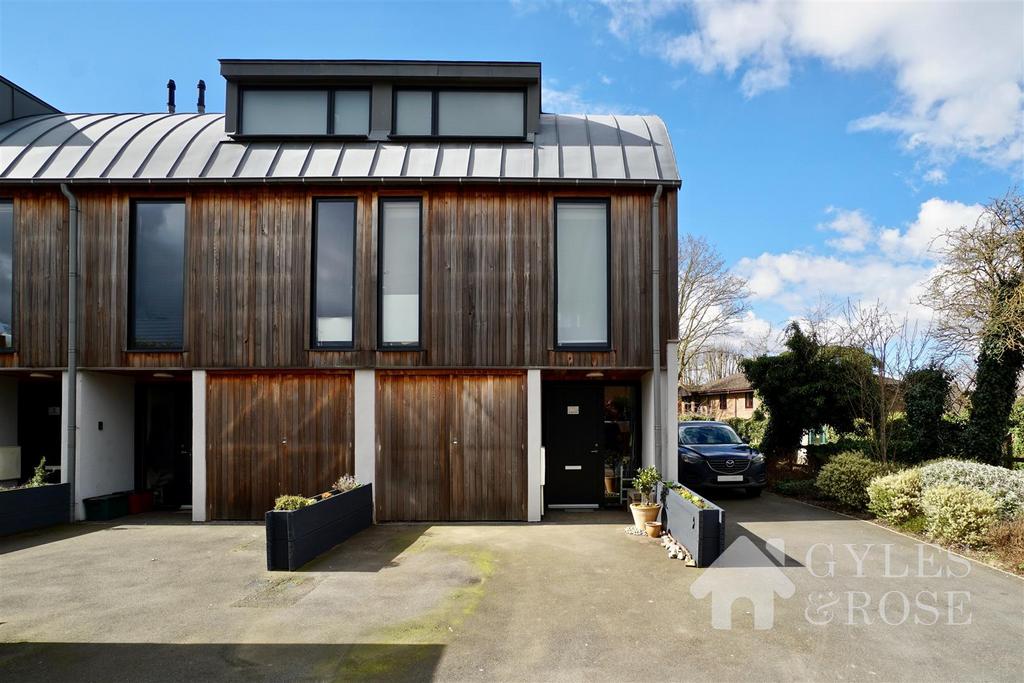 Secret Bunker, Mistley 3 bed semi-detached house for sale - £325,000