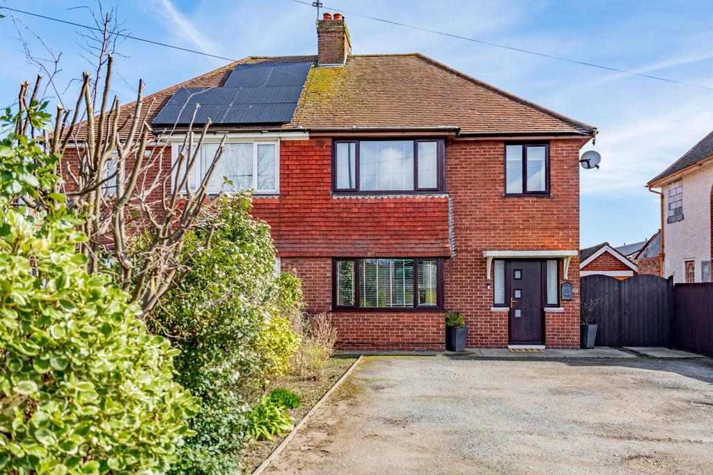 Caister Road, Great Yarmouth 3 bed semi-detached house for sale - £280,000