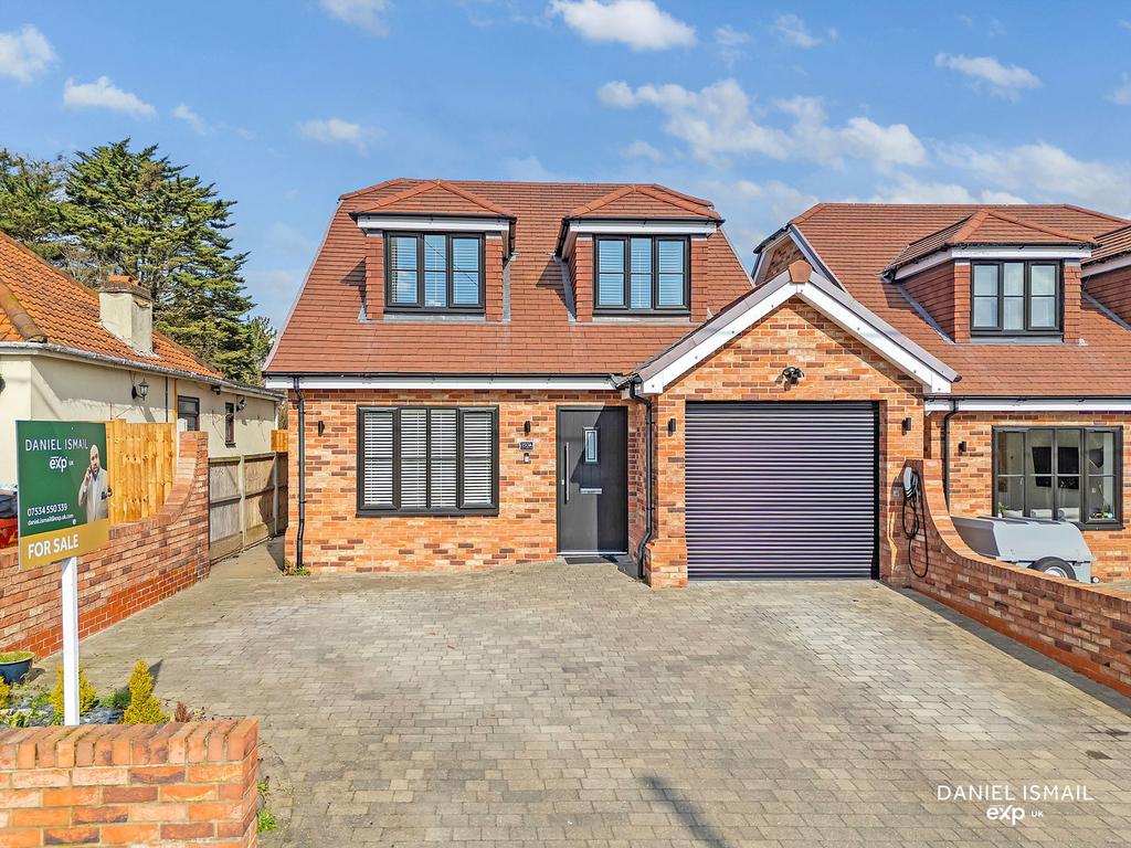 Great Berry Lane, Basildon SS16 4 bed detached house for sale - £725,000