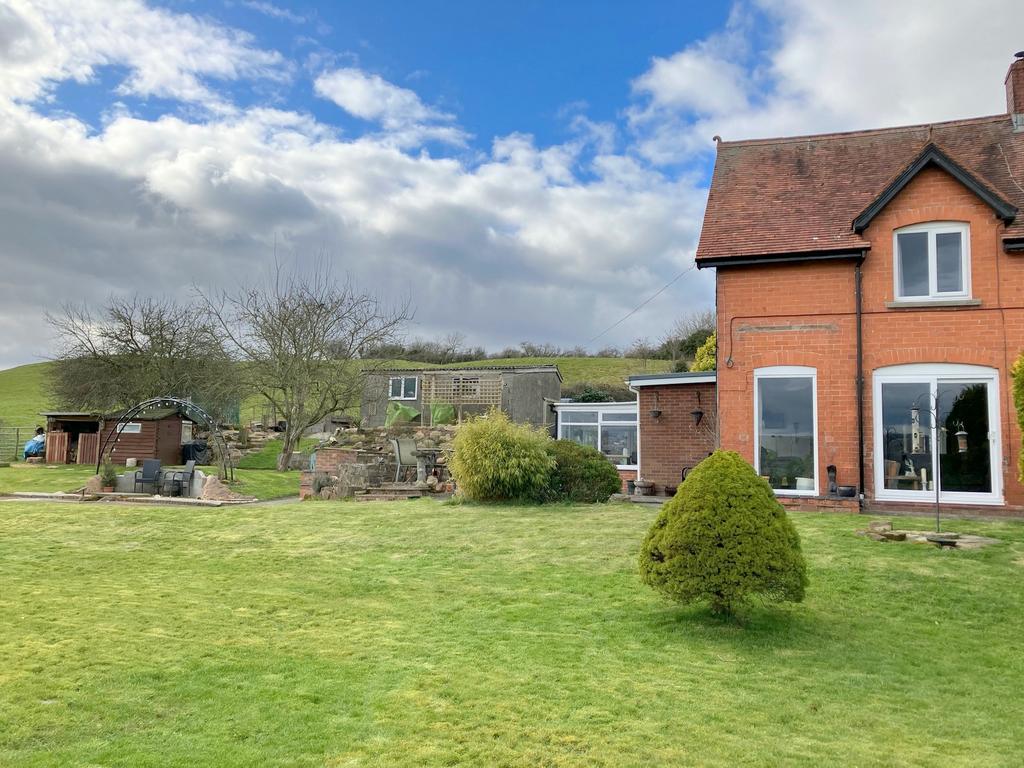 Caersws SY17 3 bed semi-detached house for sale - £295,000