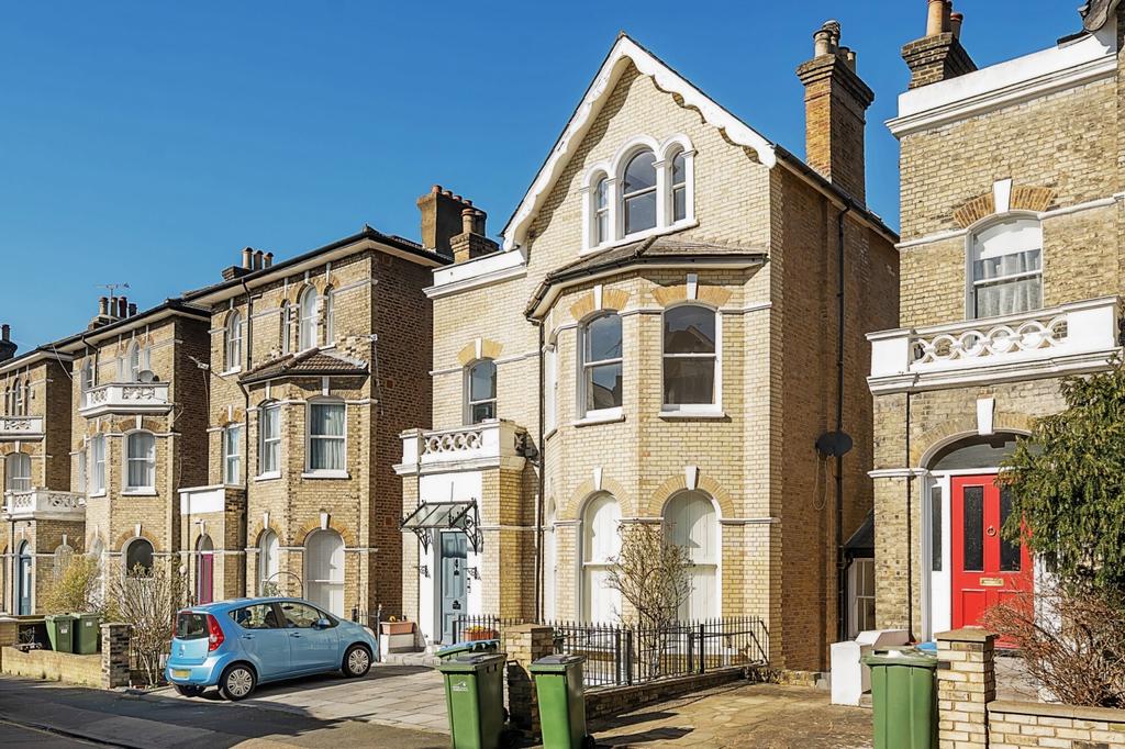 Bennett Park London SE3 4 bed flat - £3,200 pcm (£738 pw)