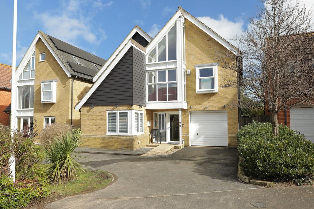 Westbourne Court, Folkestone, CT20 4 bed detached house - £650,000