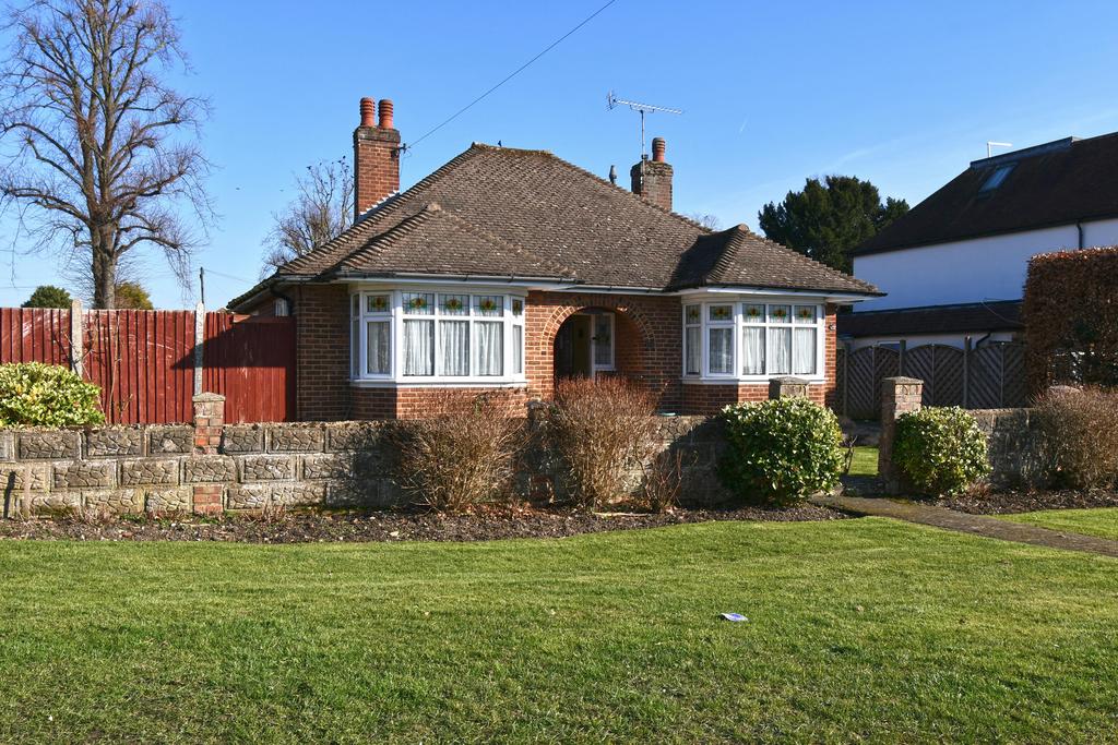 North Street, Nazeing EN9 2 bed detached bungalow for sale - £700,000