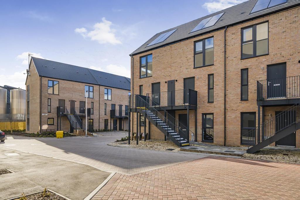 Kilpatrick Grove, Bonnington... 2 bed maisonette to rent - £1,600 pcm ...