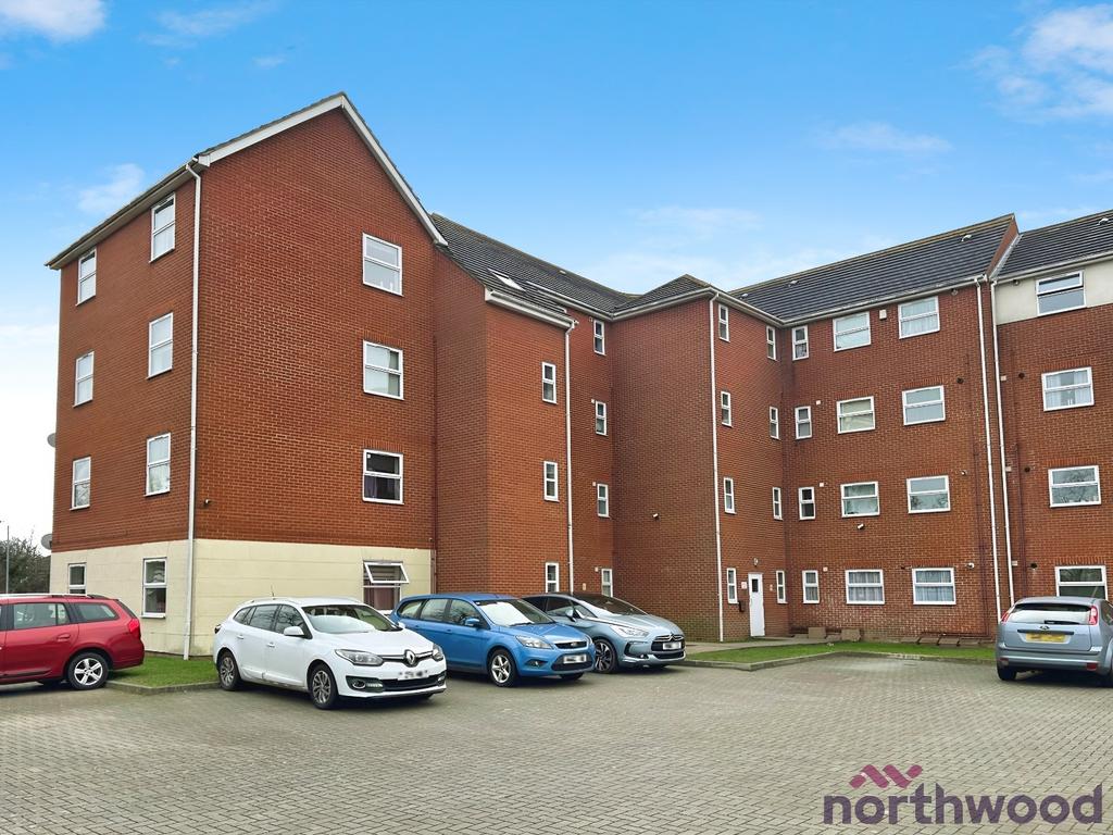 Clay Hill Road, Basildon SS16 2 bed flat for sale - £200,000