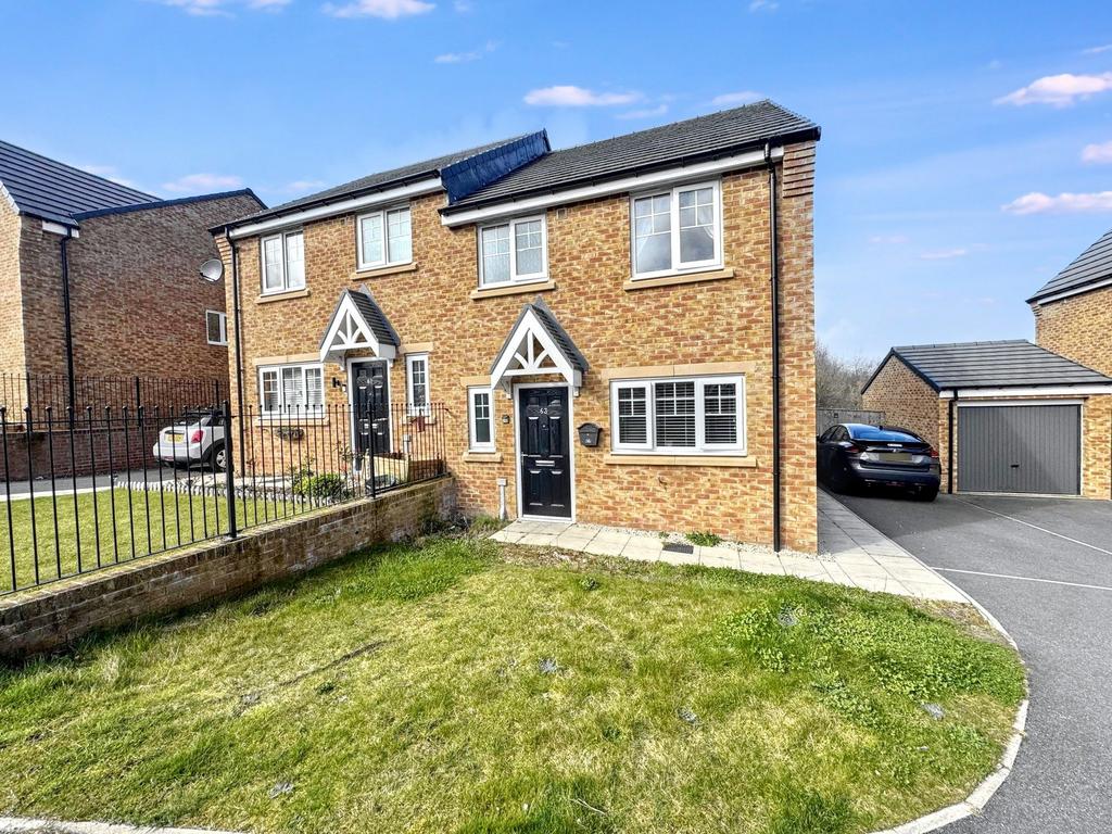Mulberry Way, Seaham, Durham, SR7 7DZ 3 bed semi-detached house - £189,950