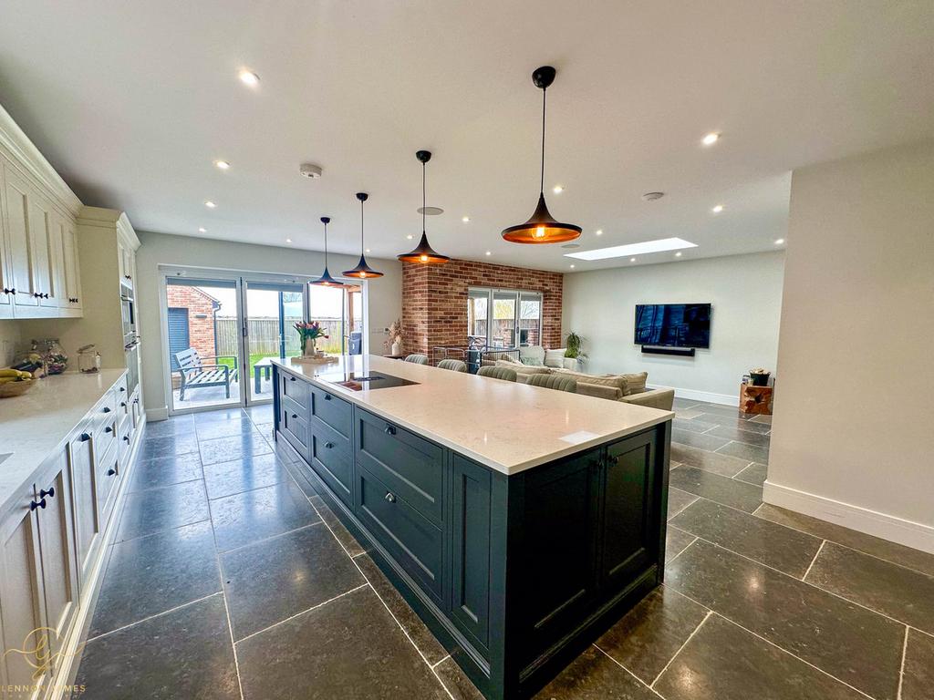 Ramsey Mereside PE26 6 bed detached house for sale - £600,000