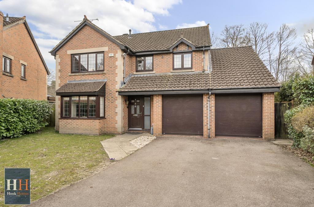 South Grove, Fleet GU51 4 bed detached house for sale - £700,000