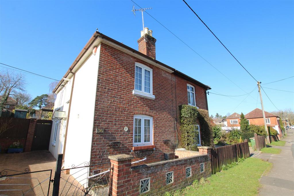 Stoke Common Road, Bishopstoke... 2 bed cottage for sale - £335,000