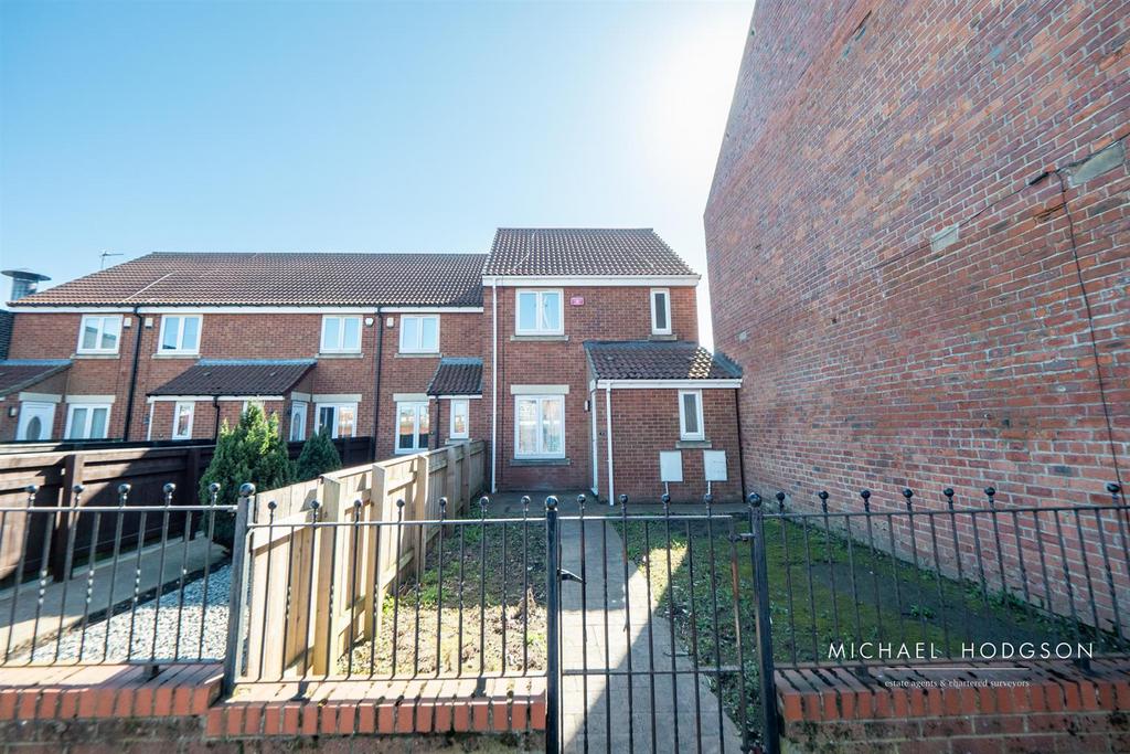 Tunstall Village Road, Silksworth... 3 bed terraced house - £120,000