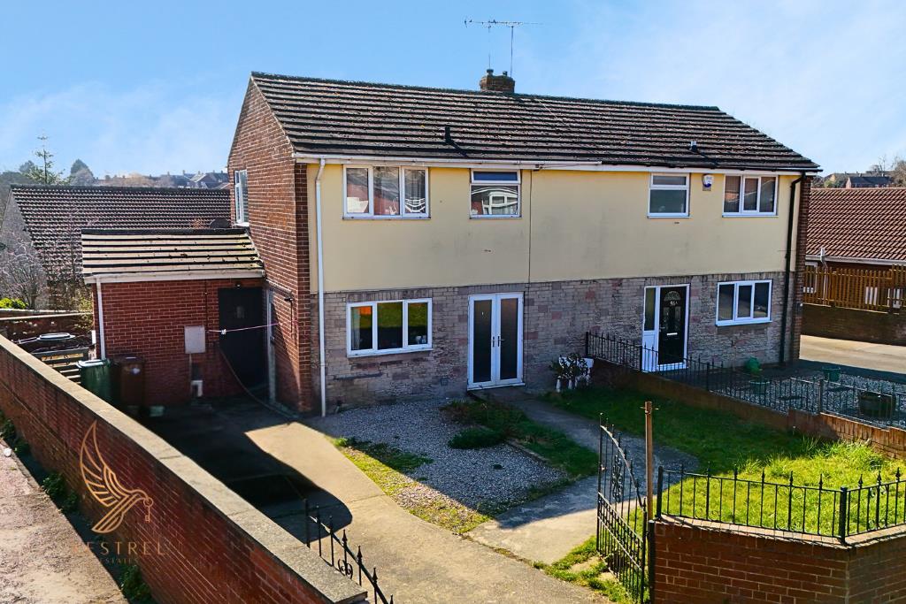 Westfield Road, Hemsworth WF9 3 bed semi-detached house - £150,000